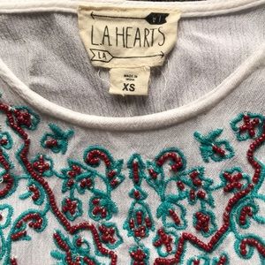 La Hearts | Tops | White Flowy Beaded Top | Poshmark